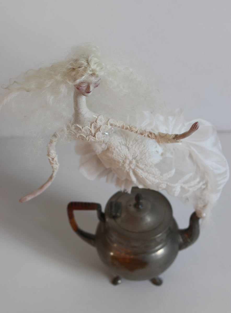 Elysia Teapot Ghost – Pantovola