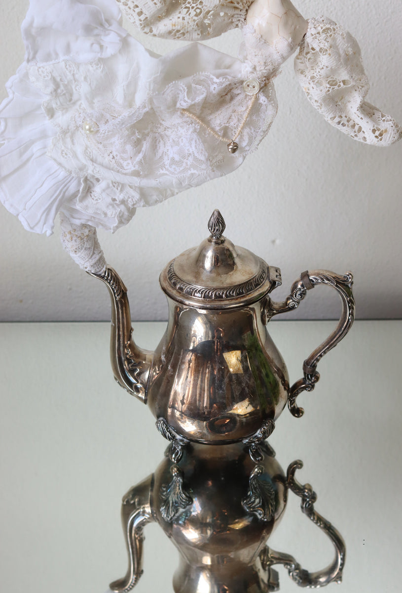 Ethel Teapot Ghost – Pantovola